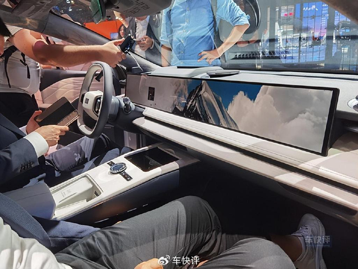 银河E8“太狠了”：标配45英寸8K大屏不说，还有卫星通信技术__财经头条__新浪财经