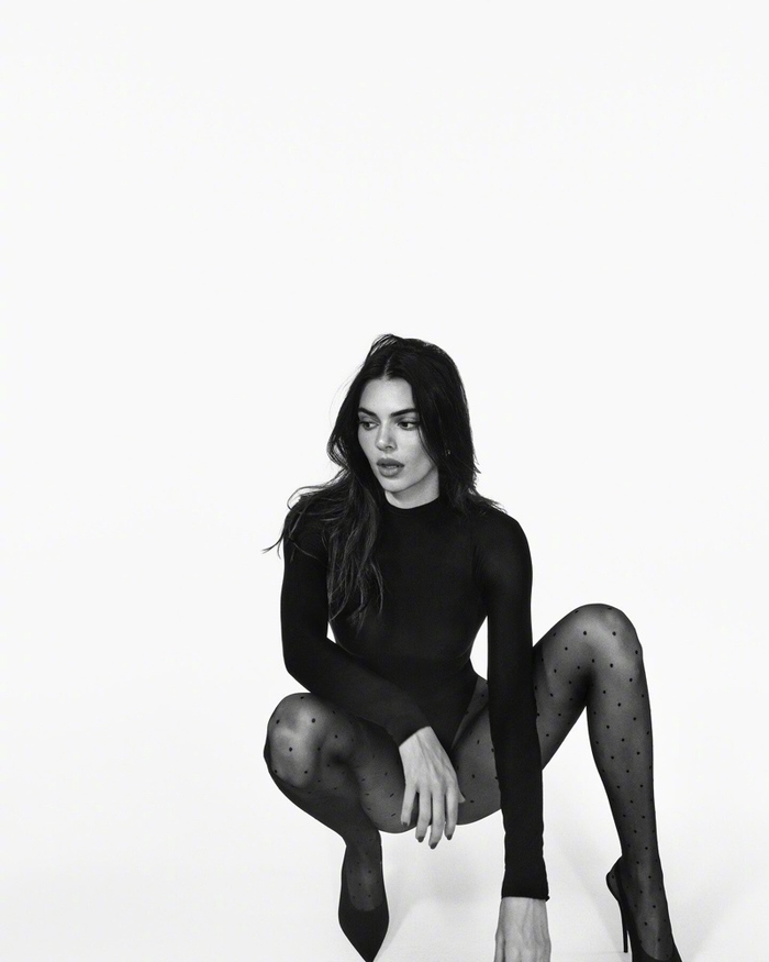 肯达尔·詹娜 (Kendall Jenner) 出镜演绎的意大利品牌Calzedonia__财经头条__新浪财经