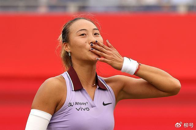 CCTV5直播，19:00，郑钦文VS阿朗戈，中国金花一姐迎伤愈复出首秀__财经头条__新浪财经