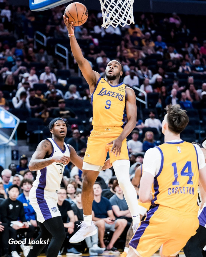 摄影师晒 Bronny 赛场照__财经头条