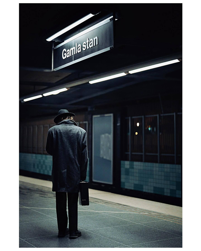 光与影的街头 | 摄影师Fredrik Axling镜头里的斯德哥尔摩__财经头条__新浪财经