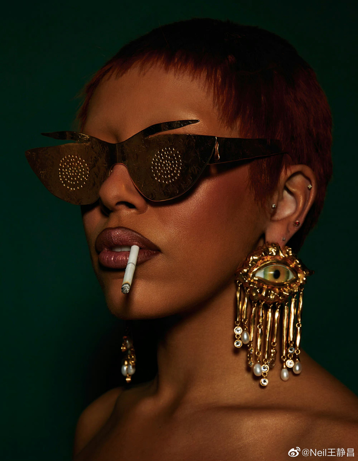 豆荚猫Doja Cat登上《LOfficiel Art》杂志封面……__财经头条__新浪财经