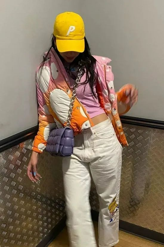 Boxy 版型还得「火爆」2023 年？|CK|raf simons|三宅一生|明星|时尚_新浪新闻