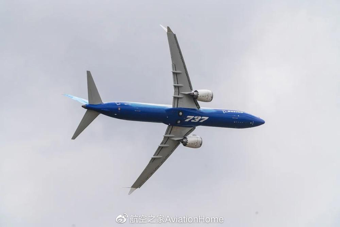 安全至上：巴黎航展上飞行员和工程师致力于提高737MAX 10安全性