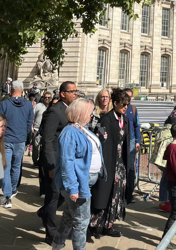 英国女王葬礼在伦敦举行，女星吴珊卓代表加拿大出席，庄严而肃穆