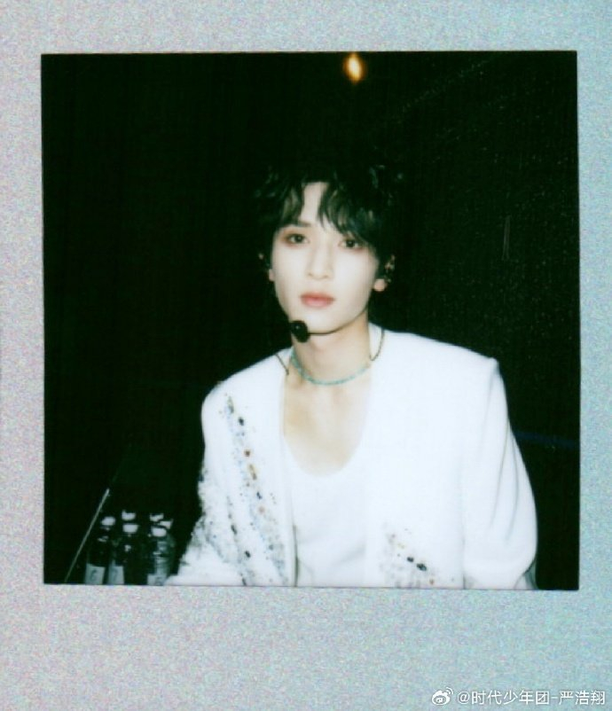 严浩翔20岁的第一次舞台plog来啦，这满分帅气的浩翔…__财经头条__新浪财经