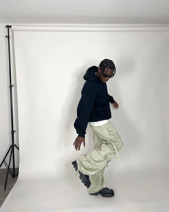 Boxy 版型还得「火爆」2023 年？|raf simons|三宅一生|CK|明星|时尚_新浪新闻