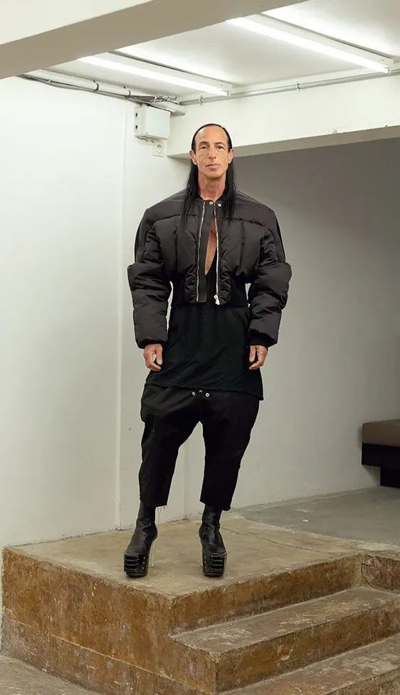 Boxy 版型还得「火爆」2023 年？|Instagram|版型|身形|明星|卫衣_新浪新闻