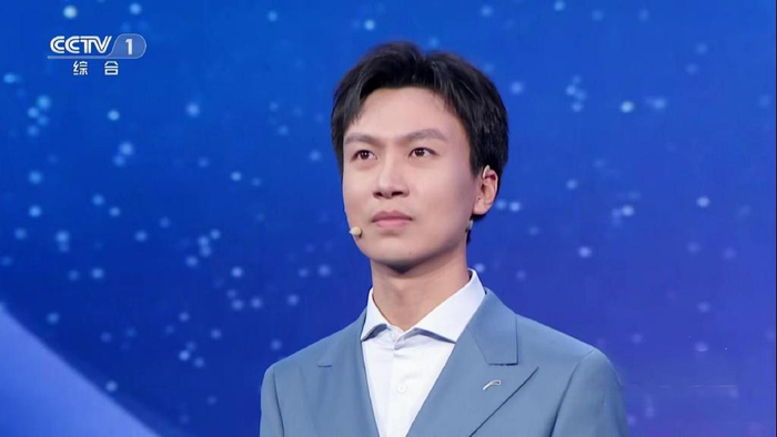 央视主持人大赛5：2位少数民族选手表现亮眼，江苏台张慧鑫第一有争议|江苏台|选手|央视主持人_新浪新闻