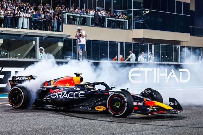 门票价格翻500倍，中国年轻人，爱上全球最烧钱的运动|F1|赛车比赛|上海|赛车赛事热潮|年轻群体运动_新浪新闻