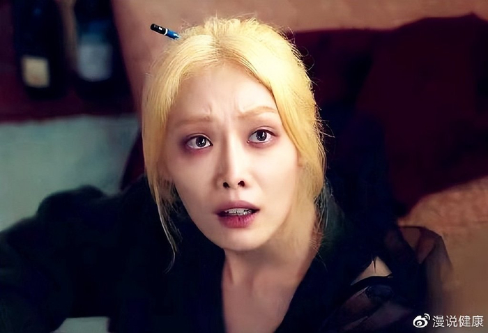《黑暗荣耀》的李莎拉：毒瘾一来，人究竟会变得多疯疯癫癫？|黑暗荣耀|毒瘾|毒品_新浪新闻