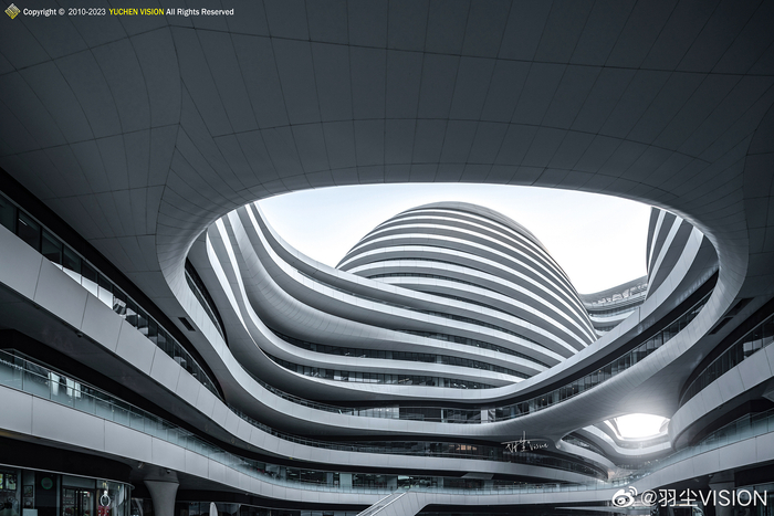 银河SOHO也是扎哈在中国比较有名的作品之一……