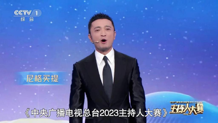 央视主持人大赛5：2位少数民族选手表现亮眼，江苏台张慧鑫第一有争议|江苏台|选手|央视主持人_新浪新闻