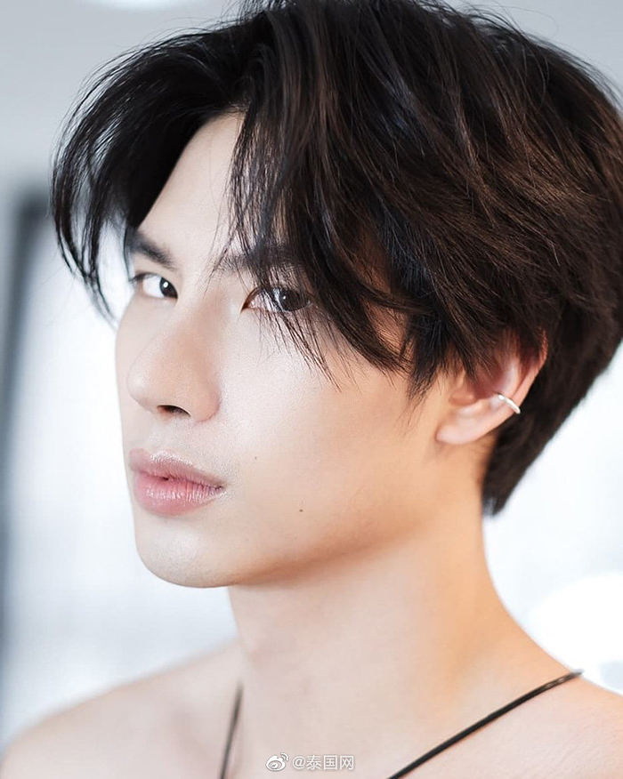 泰星Max承认与Mook恋情，去年年底开始交往！