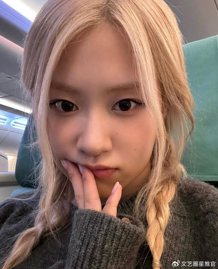 Lisa凉透了！朴彩英心情大好背爱马仕晒16张绝美自拍，吃雪糕庆祝|朴彩英|雪糕|爱马仕_新浪新闻