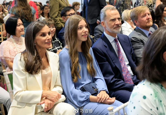 索菲亚再也不是姐姐的“影子”了！活动造型气质又端庄，圈粉无数