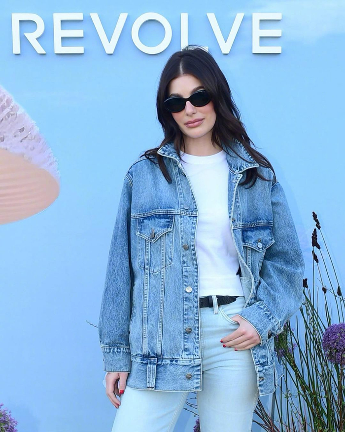 现身科切拉Coachella 音乐节 Revolve 派对的嘉宾们__财经头条