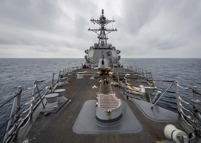3月25日，美国海军麦克坎贝尔号导弹驱逐舰(DDG-85)通过台湾海峡