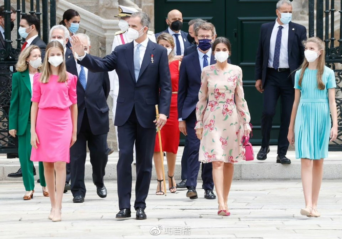 索菲亚再也不是姐姐的“影子”了！活动造型气质又端庄，圈粉无数