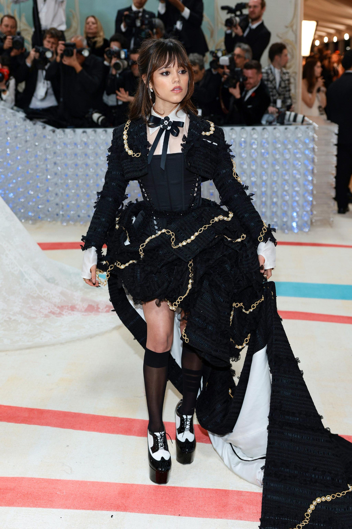 珍娜·奥尔特加现身2023 Met Gala|Met Gala|奥尔特加|MetGala_新浪新闻