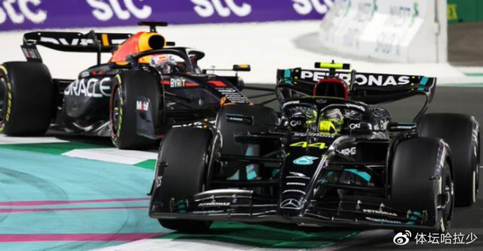 真是无奈！红牛RB19比W14快太多，拉塞尔：队友拯救了我
