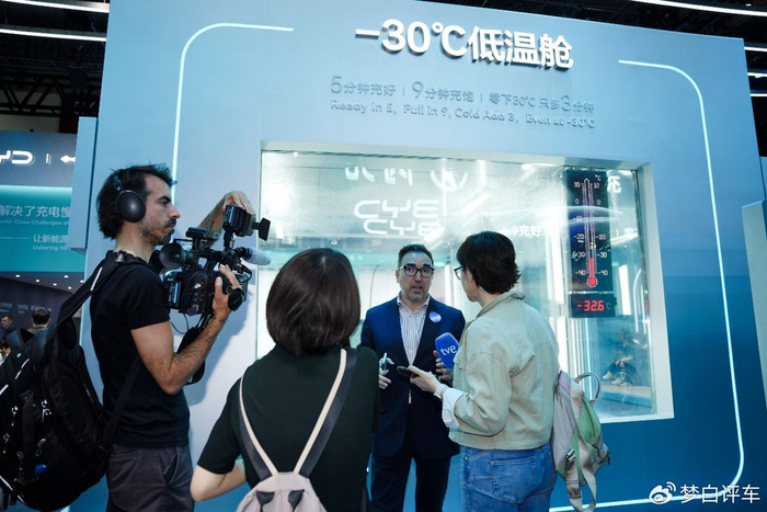 北京车展老外扎堆E3馆，比亚迪凭创新技术赢得海外认可！