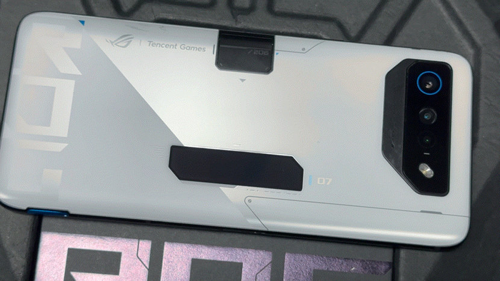 腾讯ROG游戏手机7 Pro体验：这款硬核手机简直杀疯了……