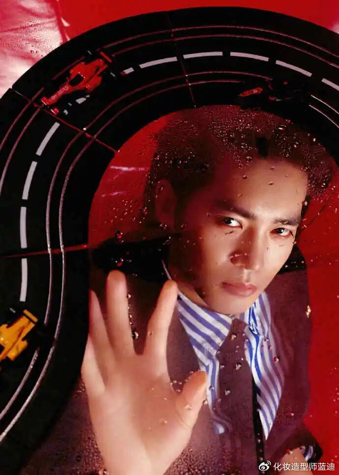 于适 F1 赛场造型：美式复古与赛道锋芒，被他玩出了极致适配感|tommyhilfiger|尚美巴黎（Chaumet）|赛车|经典|内核_新浪新闻