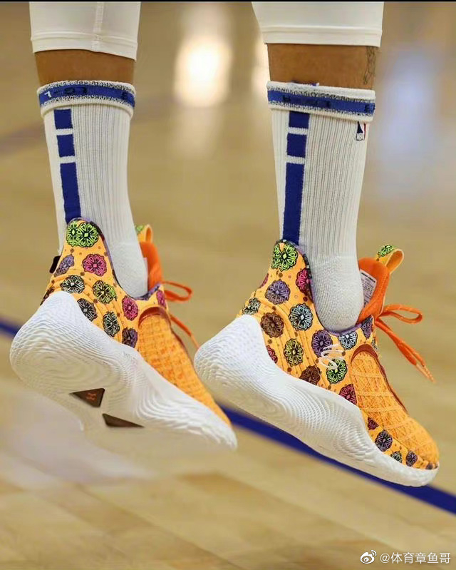 库里纪念已故NBA传奇记者克雷格·赛格的比赛用鞋curry9……