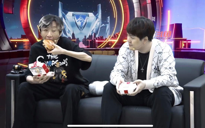 前LPL职业选手OTTO电棍这是要在解说席上放飞自我了？