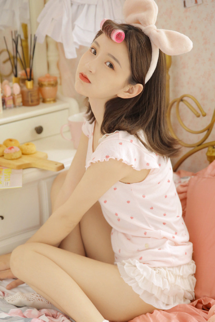 山东艺术学院 朱芷萱164 44kg 企鹅电竞主播 歌手……