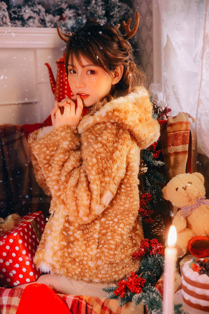 山东艺术学院 朱芷萱164 44kg 企鹅电竞主播 歌手……