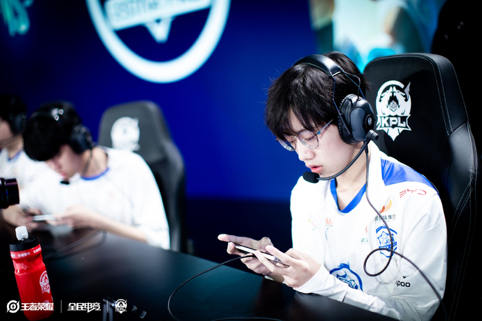 官方返图：0422@eStarPro__财经头条