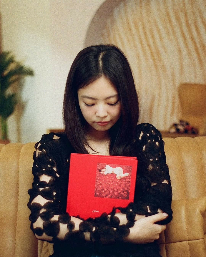 公布了个人首张专辑《Ruby》的曲目列表！一共15首歌！|JENNIE|Ruby|新专辑|Dominic_新浪新闻