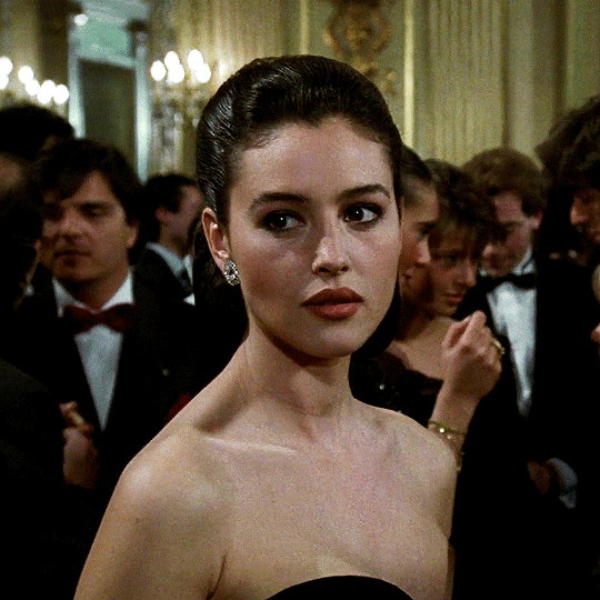 莫妮卡·贝鲁奇 / LA RIFFA (1991)__财经头条