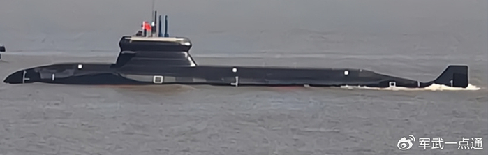 中国在潜艇隐身技术上的突破，039C潜艇开创性的“蘑菇头”设计|潜艇|蘑菇头|指挥台_新浪新闻