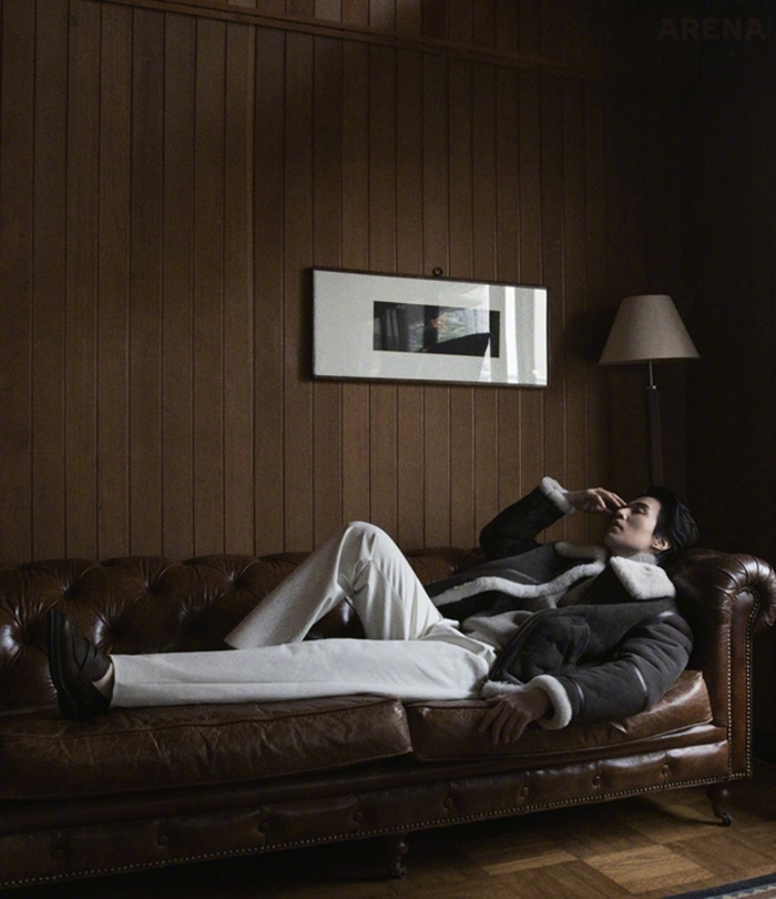 李栋旭身穿 LoroPiana登上Arena Homme+ 2023年9月刊封面……__财经头条__新浪财经