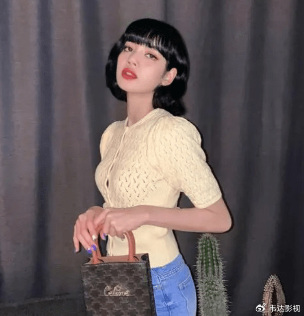 Lisa主动公开疯马秀内场高清照，造型狂野奔放，眼神超迷离|巴黎|杨颖|女性|活动|艺人_新浪新闻