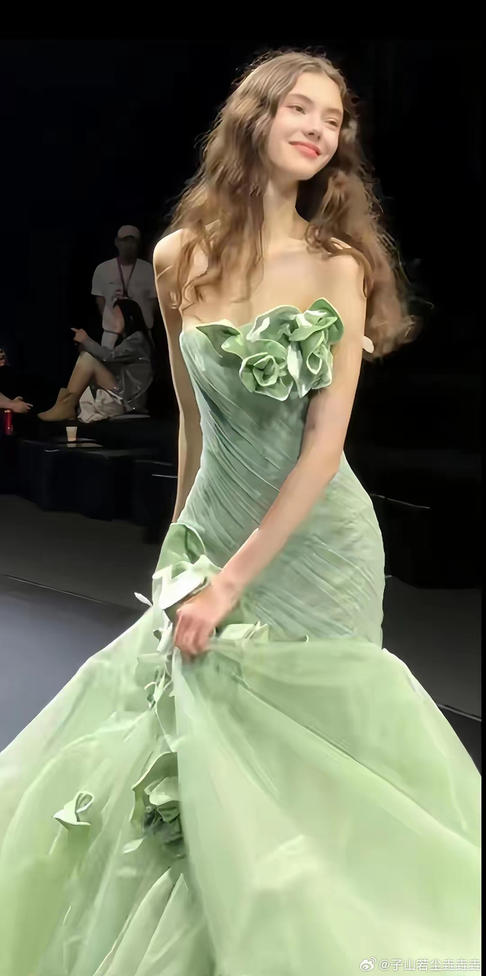 时尚.新宠 新一代甜心教主 美神化身 俄罗斯模特domi