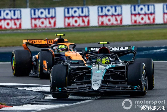 打破945 天的 F1 胜利荒 汉密尔顿曾担心再也无法夺冠|法拉利车队|迈凯伦车队|托托-沃尔夫|马克斯·维斯塔潘|梅赛德斯车队_新浪新闻