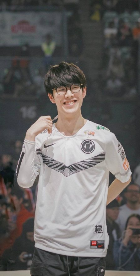 四年前的今天：TheShy首次身披iG队服登上赛场