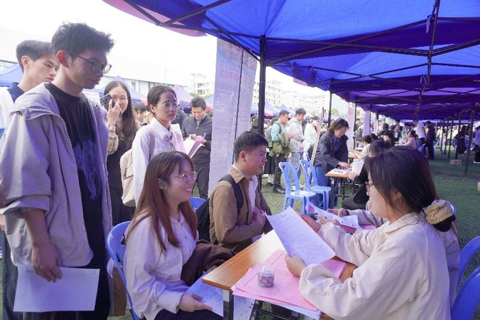 “金秋启航”首场师范类双选会在南宁师范大学举办 提供7000余个岗位|启航|活动|教育厅