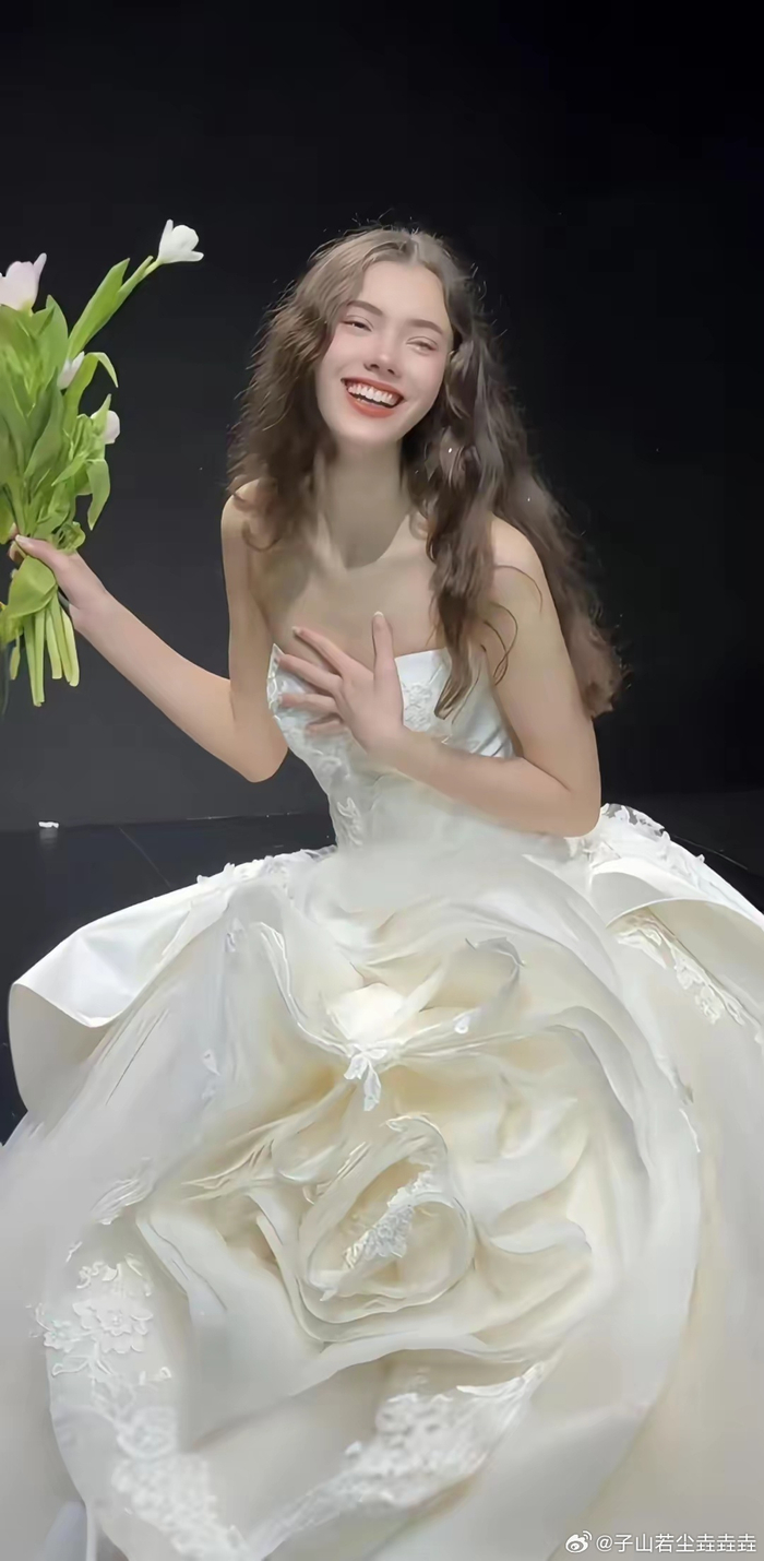 时尚.新宠 新一代甜心教主 美神化身 俄罗斯模特domi