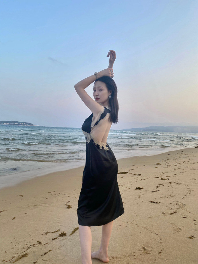 97年风格多变的双子座 166 51kg 。毕业于法国巴黎时装工会