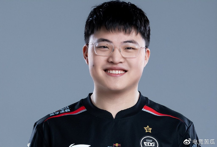 EDG更新首发大名单，UZI眼神犀利，只想赢，Wink要小心了__财经头条__新浪财经