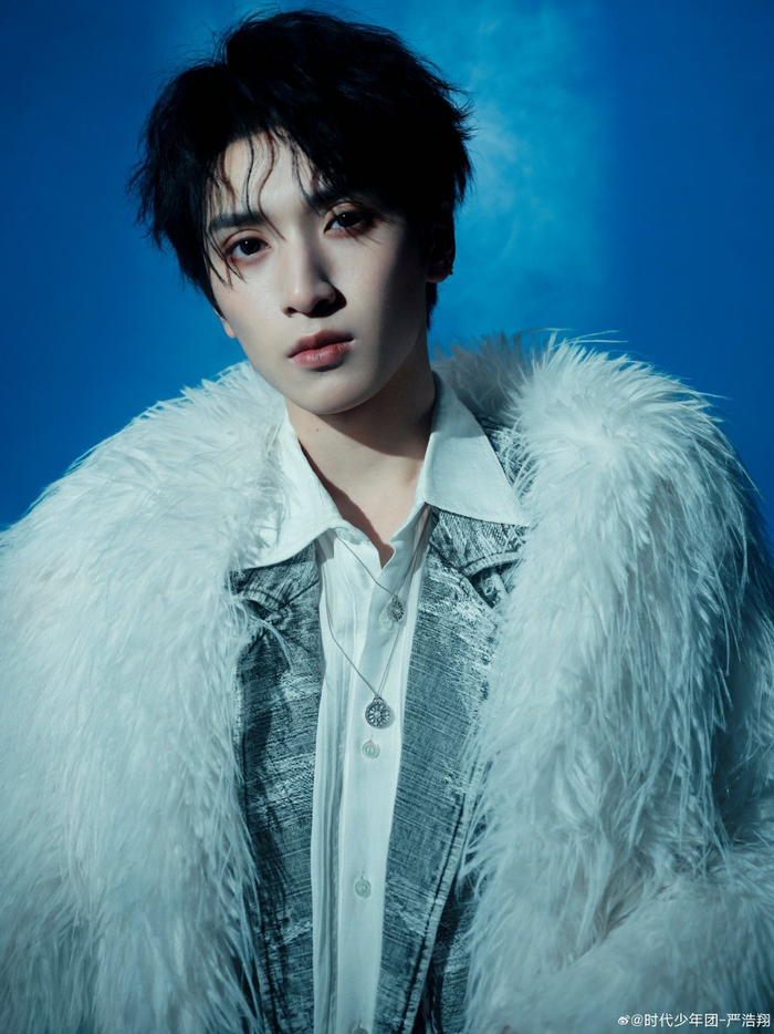 严浩翔新ep冬眠专辑造型图🈶白色皮草外套好仙，哥的血液也是蓝色的吧