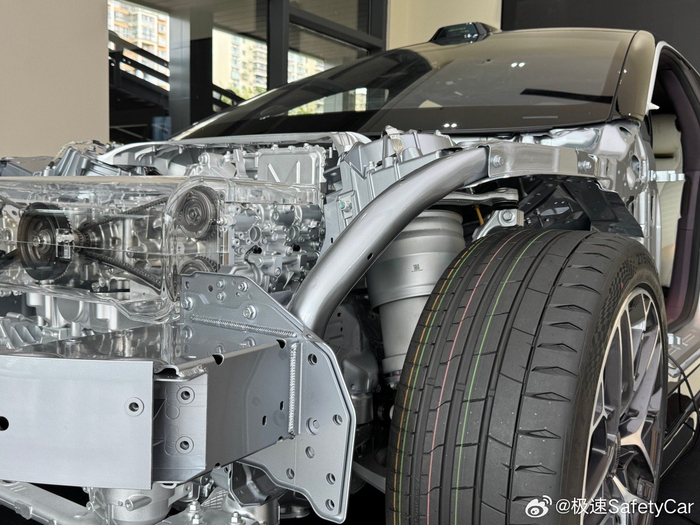 终于开上了纯电仰望U7，电磁悬架真的太厉害了！|底盘技术|50-70万三厢车|新能源_新浪新闻