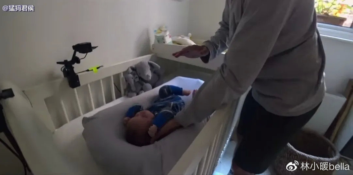 Netflix最新纪录片《Babies》，揭秘人类幼崽0到1岁的成长秘密~