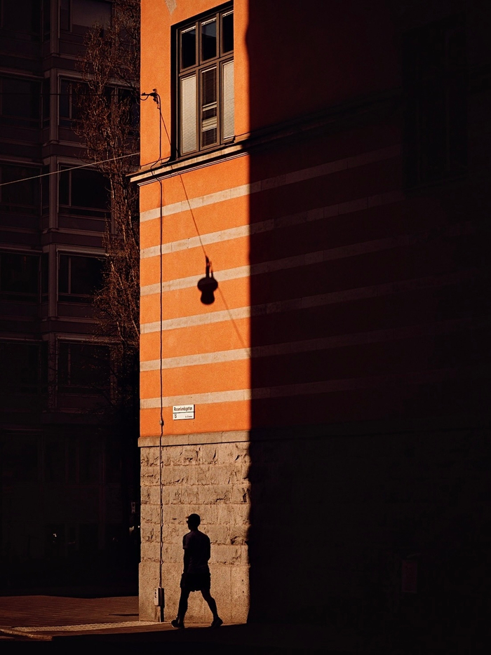 光与影的街头 摄影师Fredrik Axling镜头里的斯德哥尔摩__财经头条__新浪财经