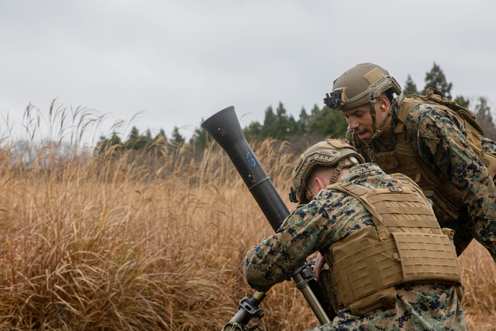 美国海军陆战队使用M252 - 81毫米迫击炮系统